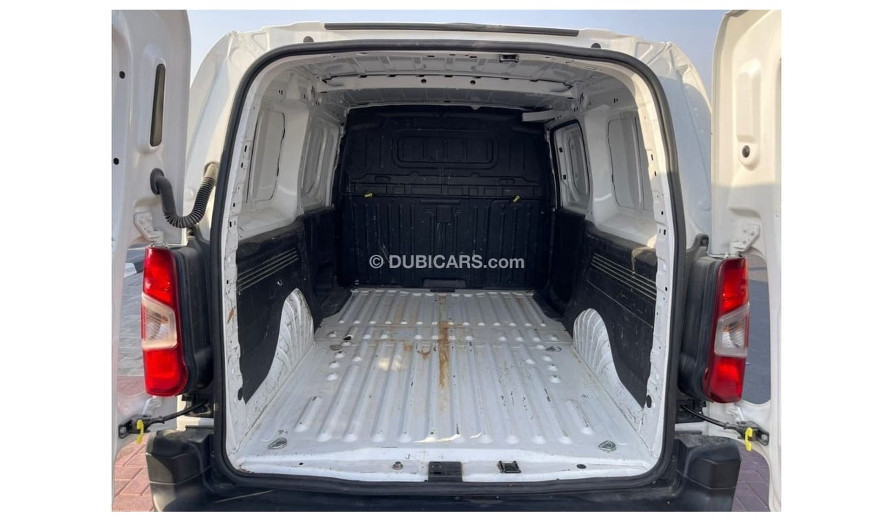 Used Peugeot Partner 2020 I Van I Ref#387 2020 for sale in Sharjah - 633562