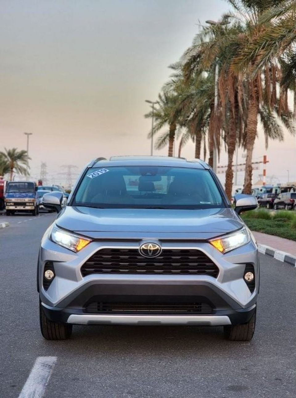 Used Toyota RAV4 RAV4 XLE 2WD 2019 for sale in Dubai - 696752