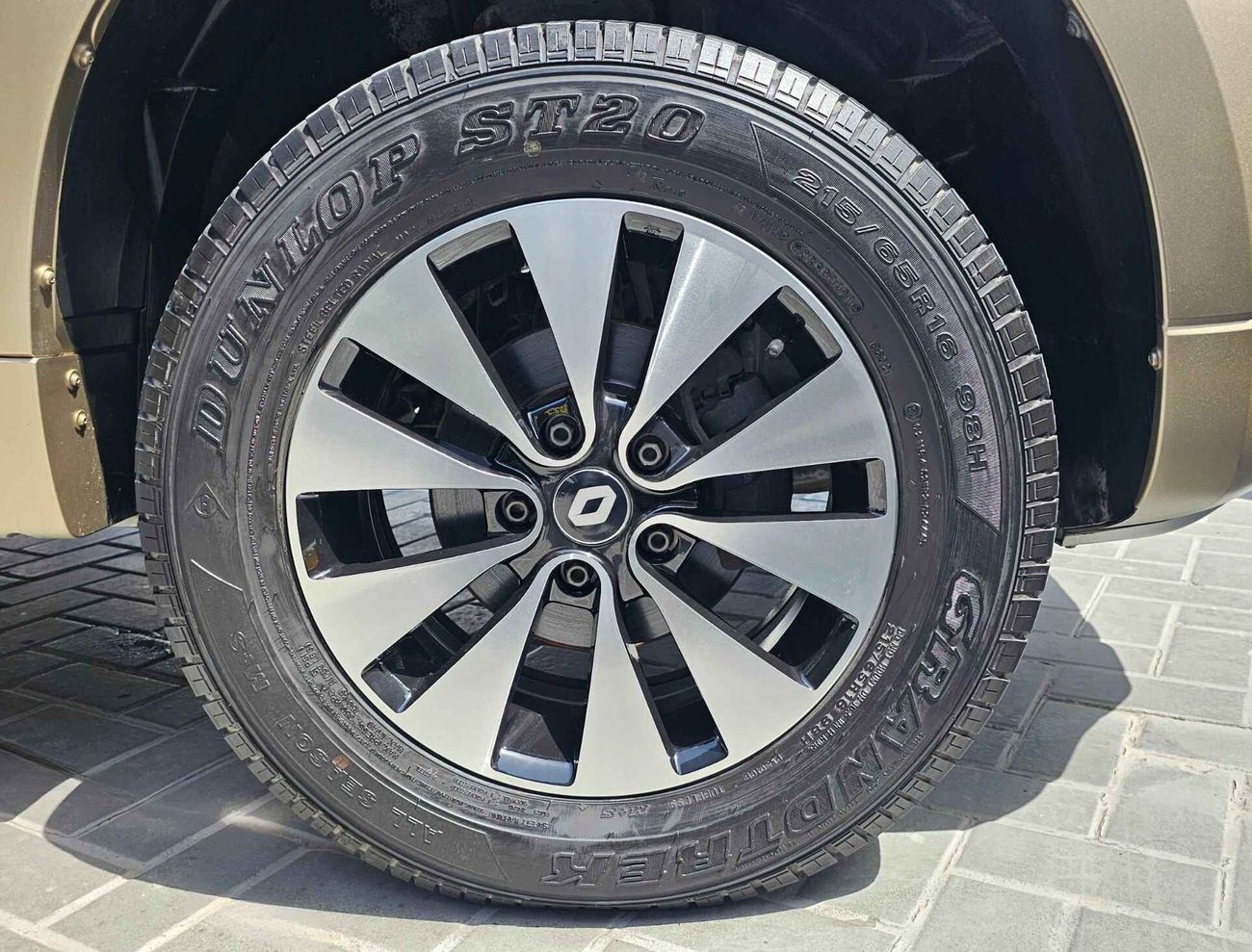 Used Renault Duster / LEATHER SEATS/ ALLOY RIMS/ SAME COLOR BODY/ LOW ...