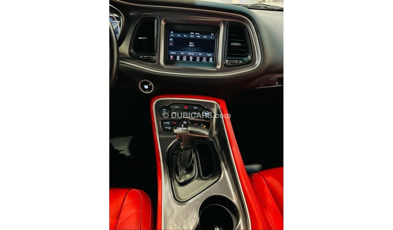 Used Dodge Challenger SXT SRT 2020 for sale in Dubai - 673137