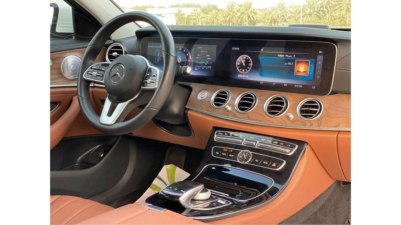 Used Mercedes-Benz E300 Std 2020 for sale in Dubai - 633639
