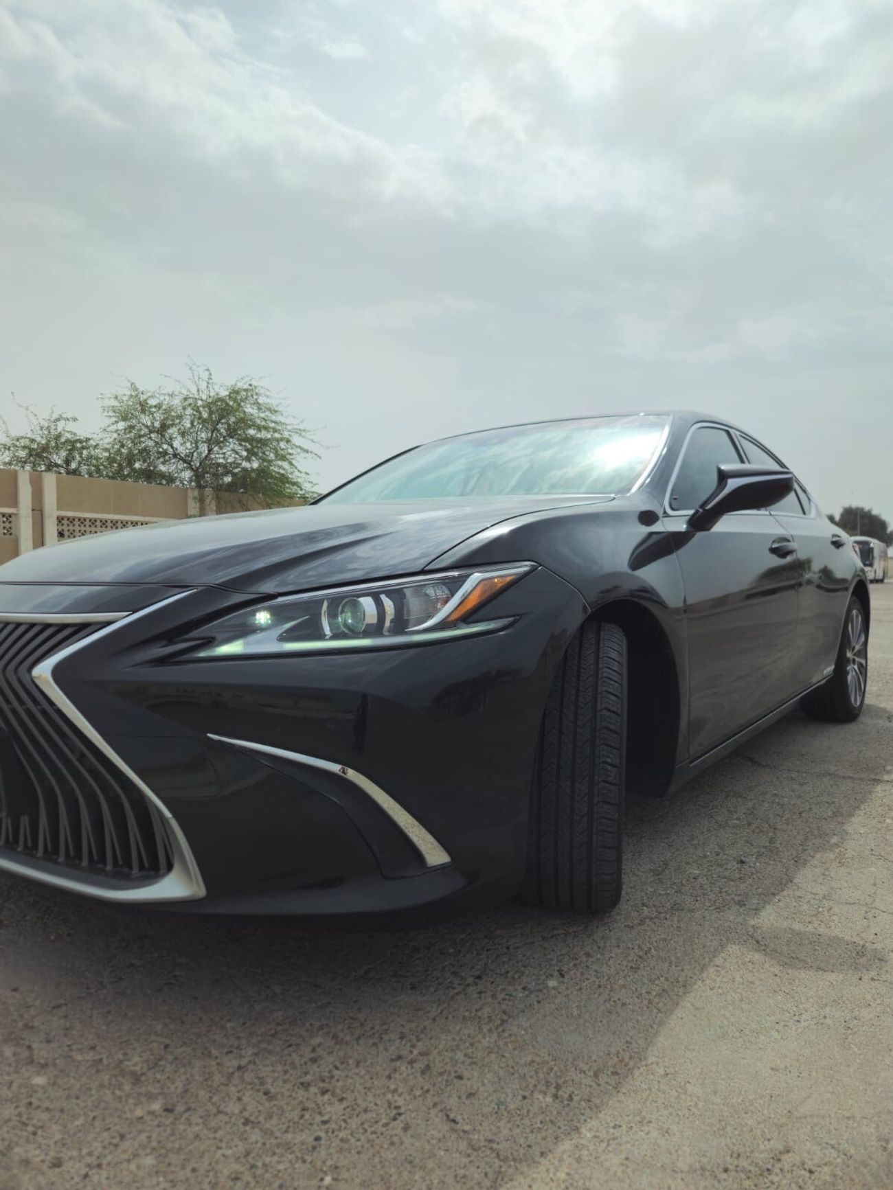 مستعملة لكزس ES300h 2020 للبيع في أبوظبي - 856278