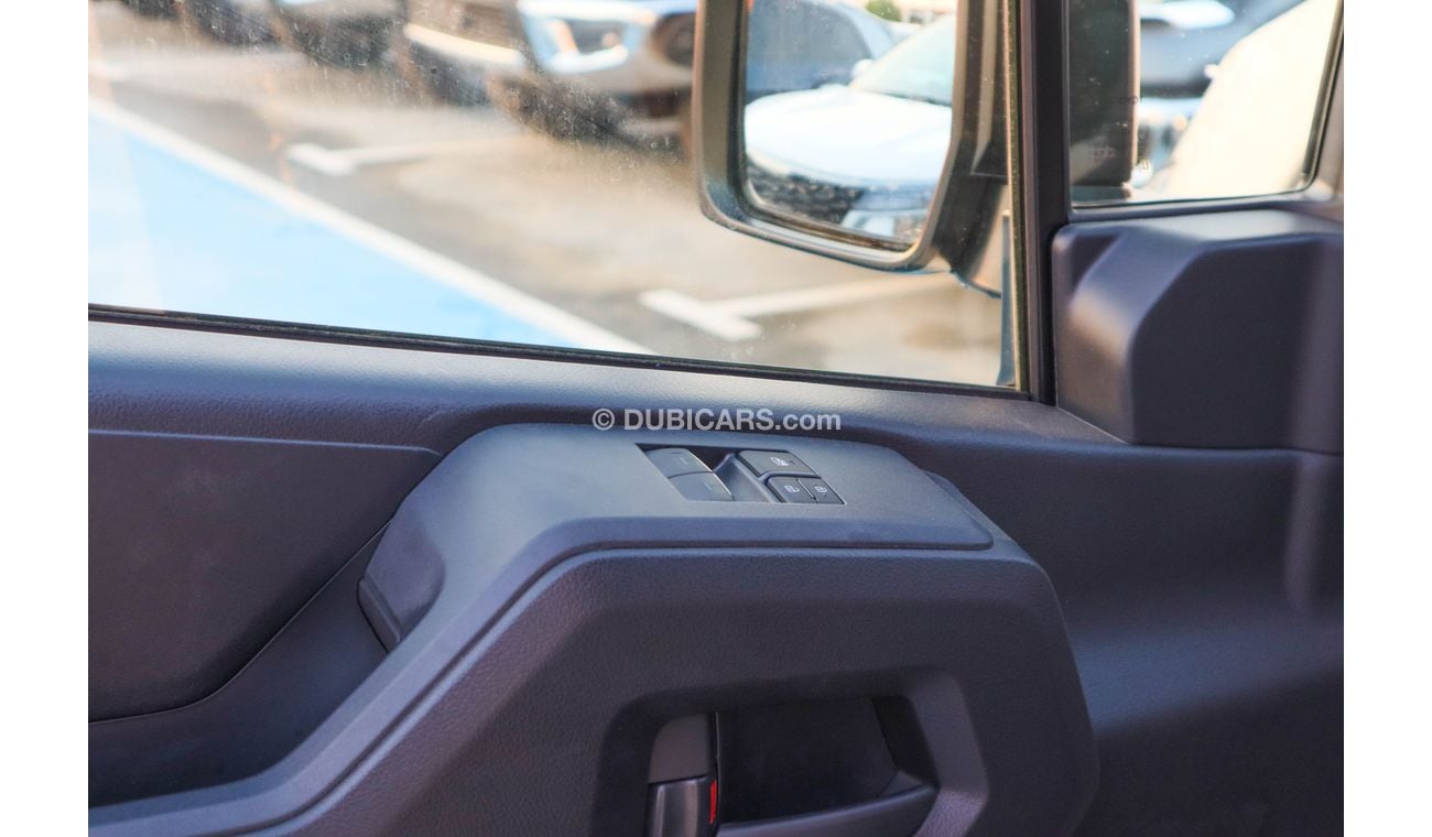 New Toyota hiace 2023 petrol Van / 5 Doors / 6 Seats (Standard Roof(FOR ...