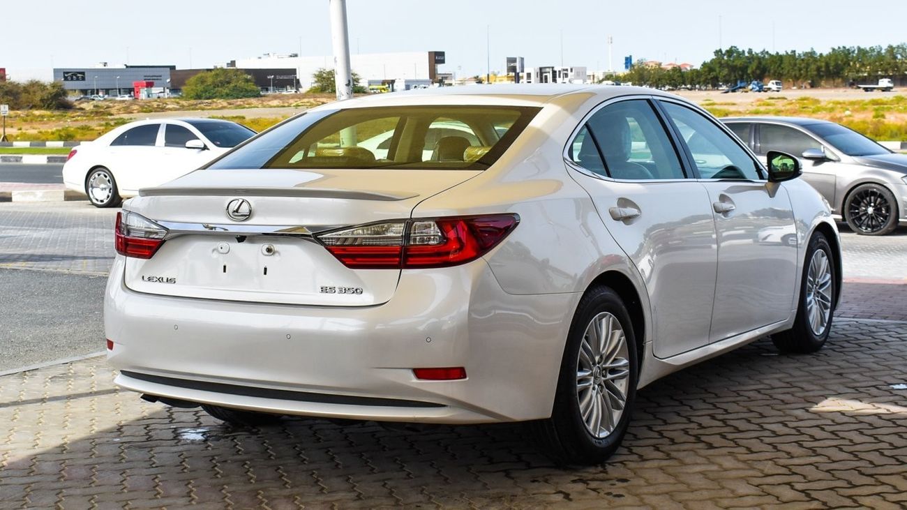 Used Lexus ES350 2017 for sale in Sharjah - 711342