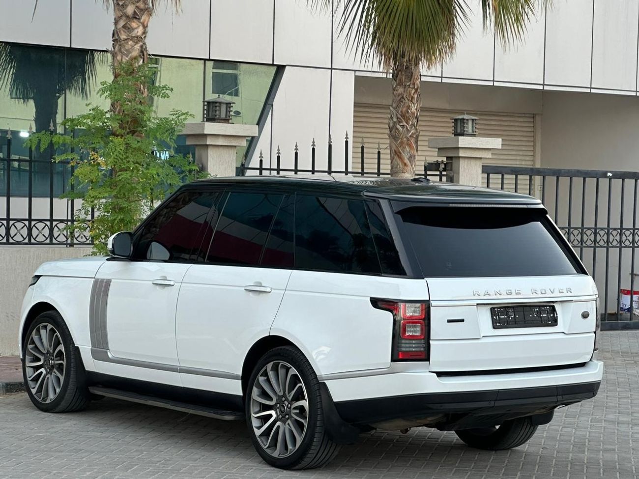 Used Land Rover Range Rover Autobiography 2014 for sale in Dubai - 741163