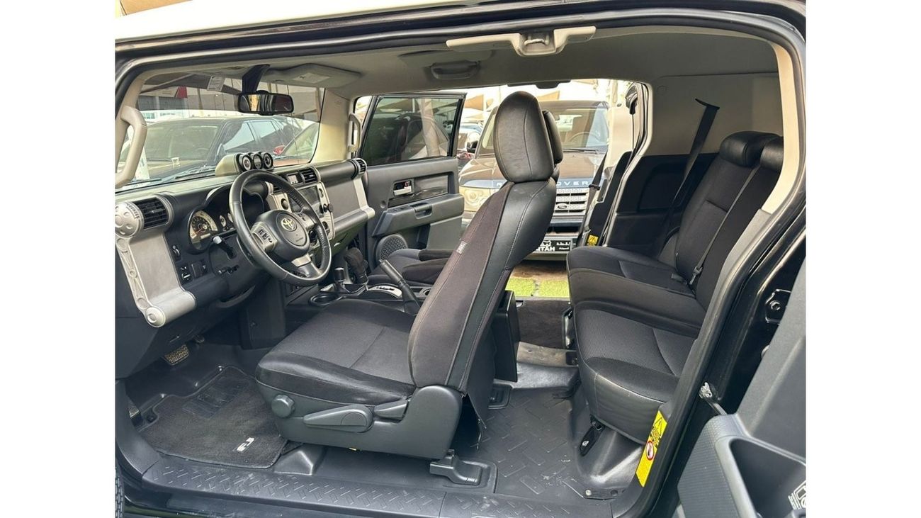 Used Toyota FJ Cruiser Top 2012 for sale in Sharjah - 765441