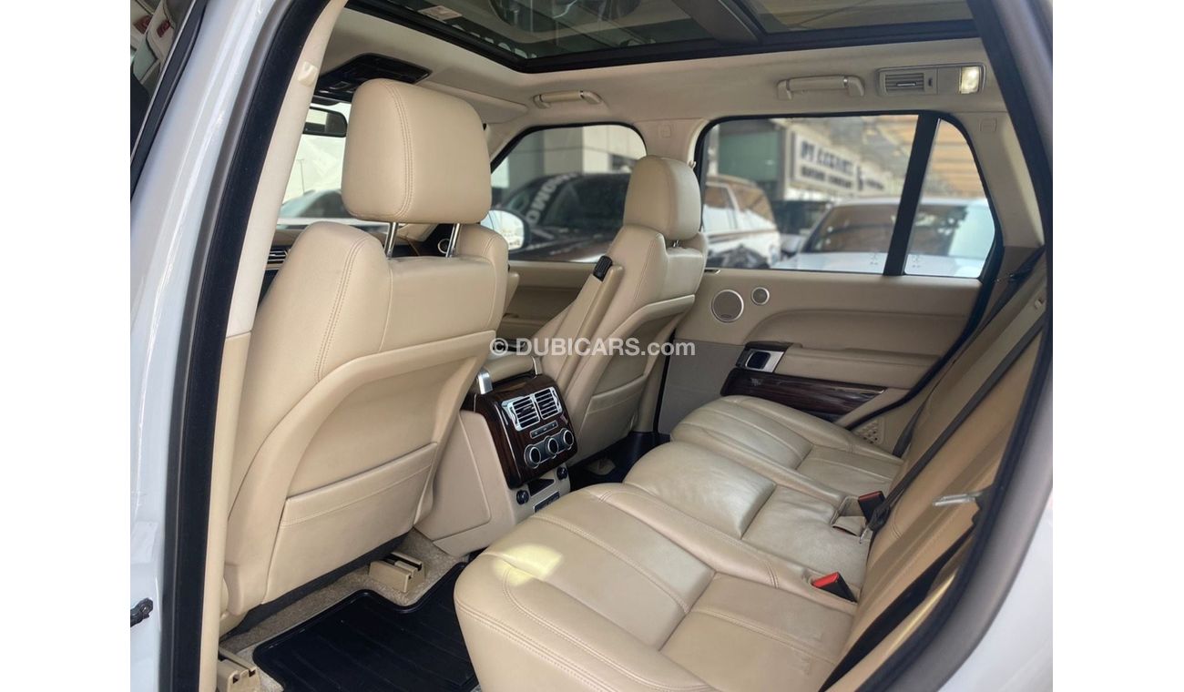 Used Land Rover Range Rover Vogue 2016 for sale in Dubai - 547880