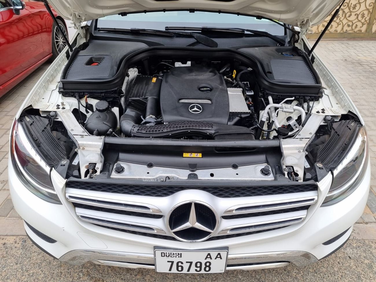 Used Mercedes-Benz GLC 300 GLC 300 4MATIC 2018 for sale in Dubai - 736267