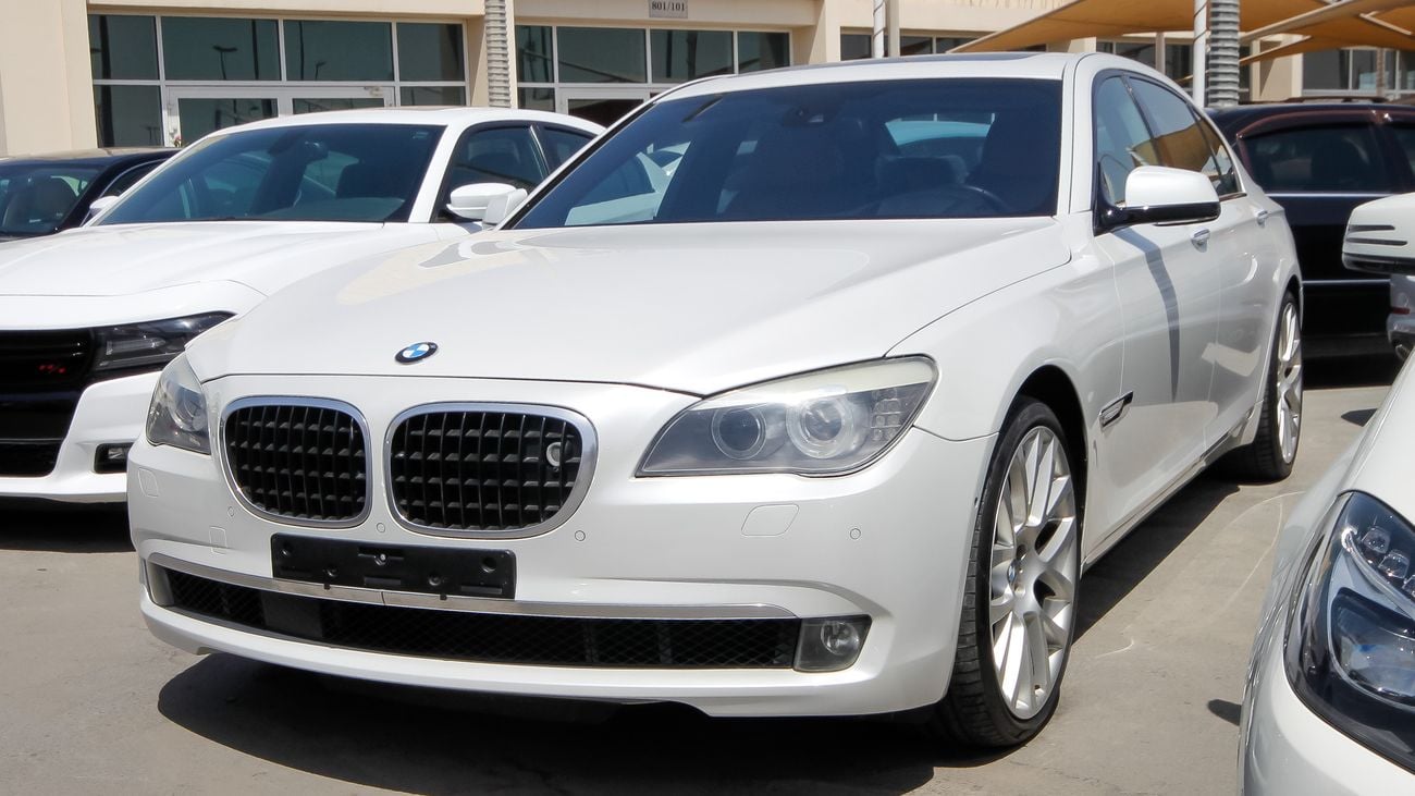 Used BMW 750Li Li 2011 for sale in Dubai - 153750