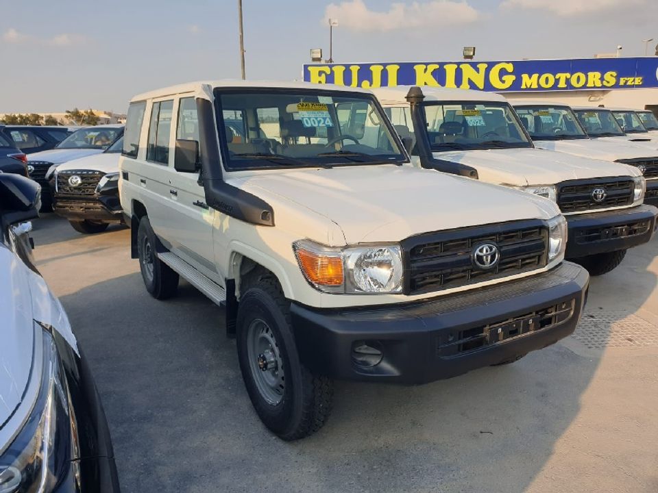 New Toyota Land Cruiser Hard Top LC76 - V6 - 5D - DIESEL 2023 for sale in Dubai - 702191