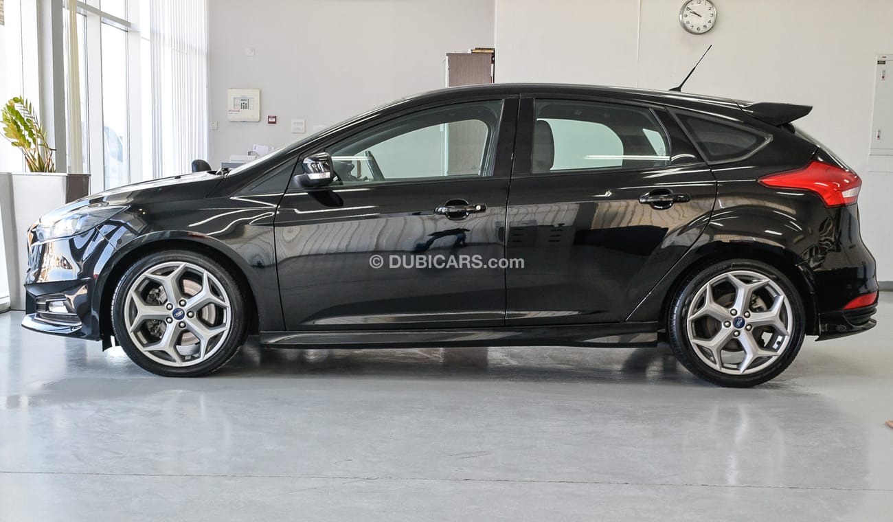 Used Ford Focus ST 2016 for sale in Dubai - 368207