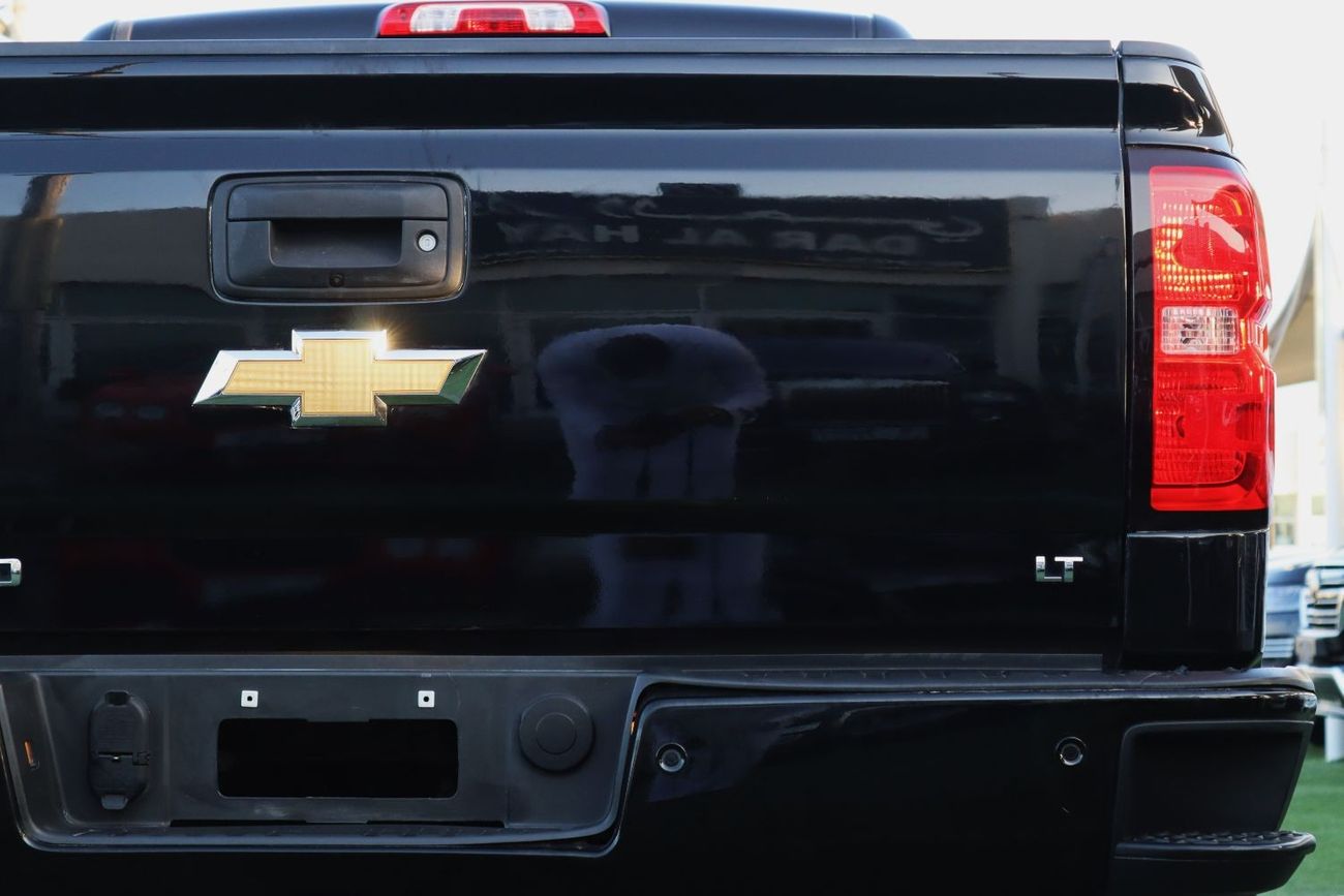 Used Chevrolet Silverado LT2 Z71 2018 for sale in Sharjah - 707534