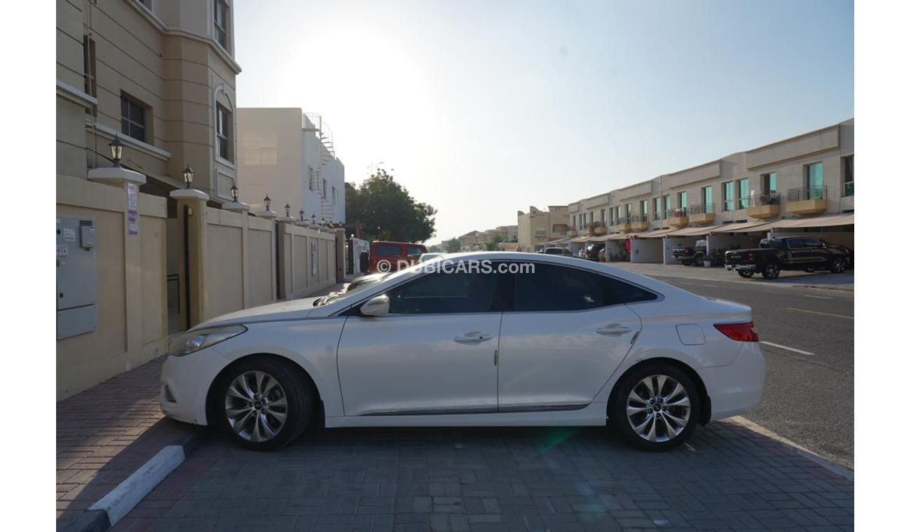 Used Hyundai Azera 2014 for sale in Dubai - 617161