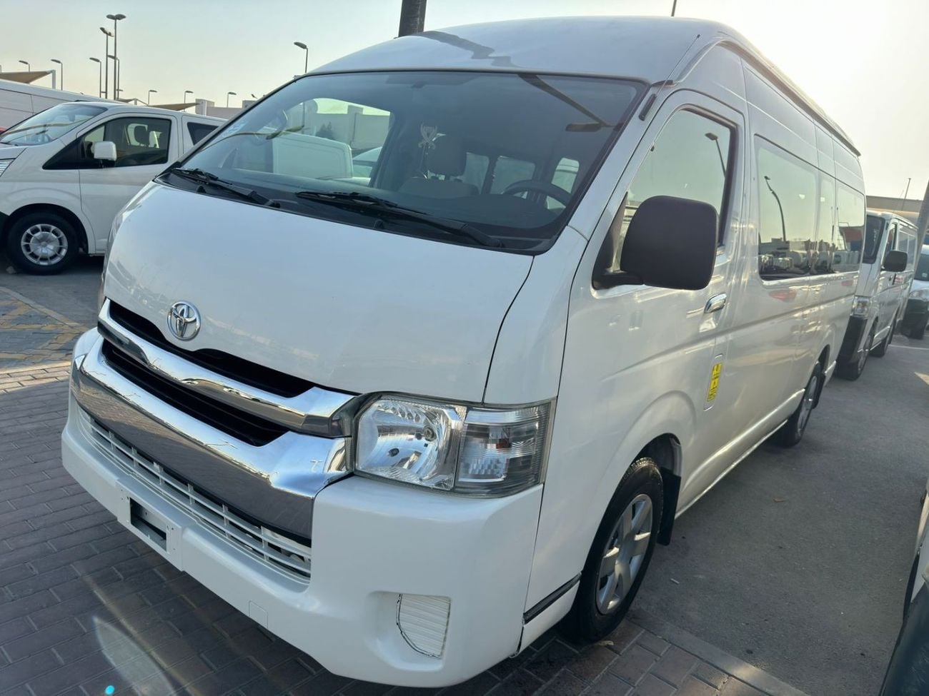 Used Toyota Hiace Commuter GLX High Roof 2017 for sale in Sharjah - 754098