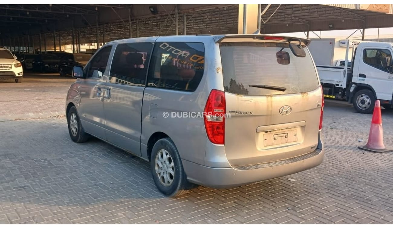 Used hyundai Grand Starex 2011 Diesel 2011 for sale in Sharjah - 674666