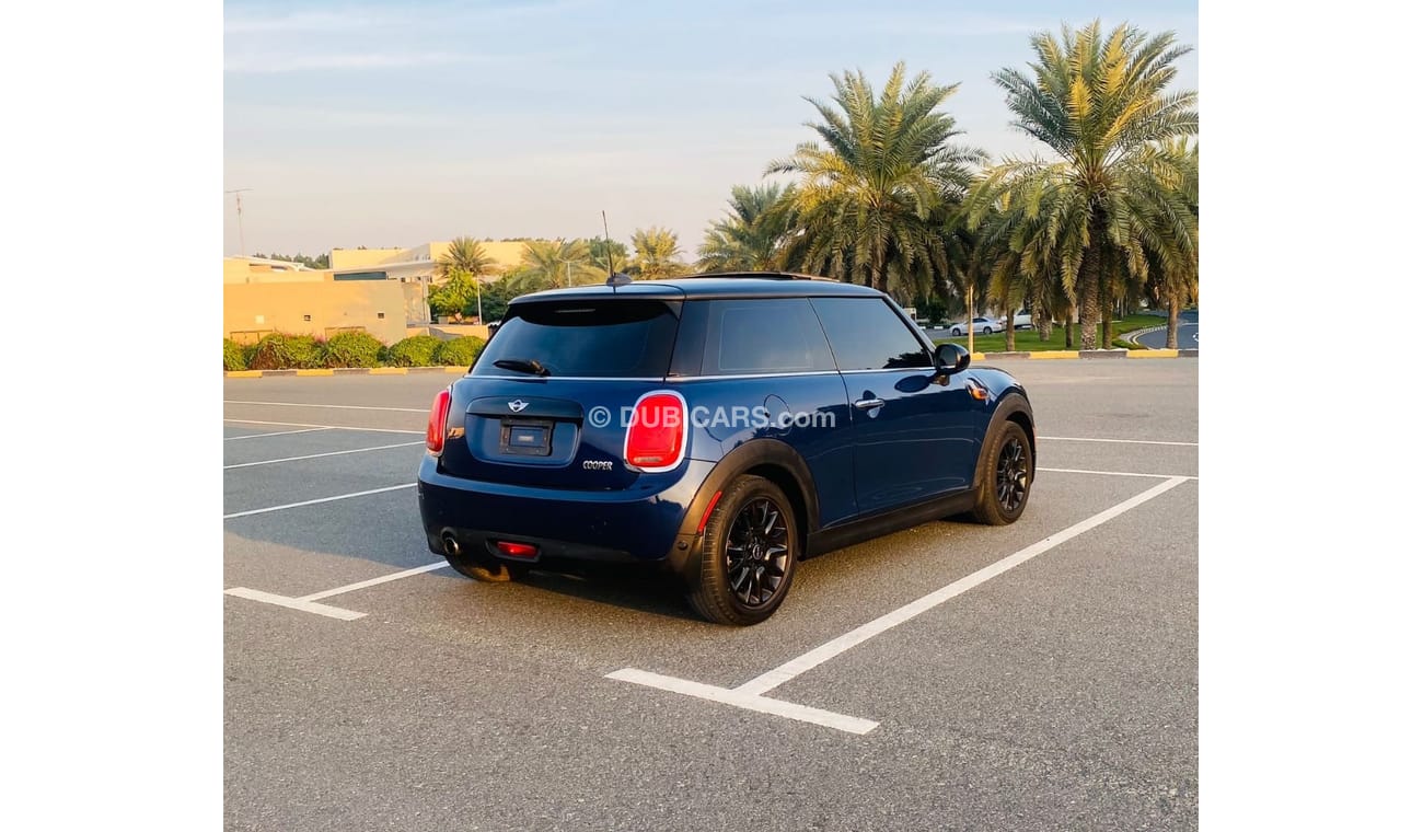 Used Mini Cooper Std Good condition car 2017 for sale in Dubai - 694138