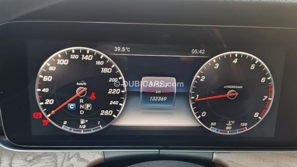 مستعملة مرسيدس بنز E300 Std 2018 للبيع في دبي - 773604