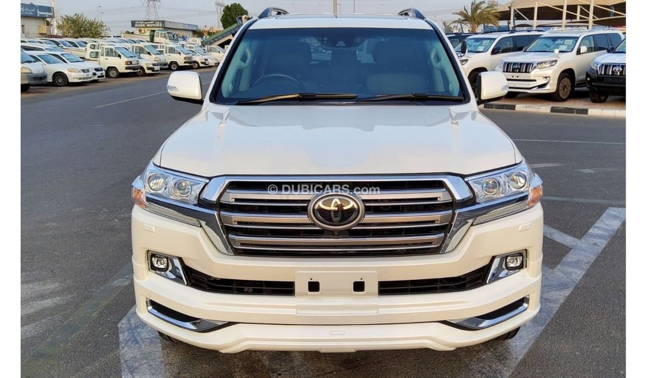 Used Toyota Land Cruiser SAHARA V8 2021 for sale in Dubai - 549776