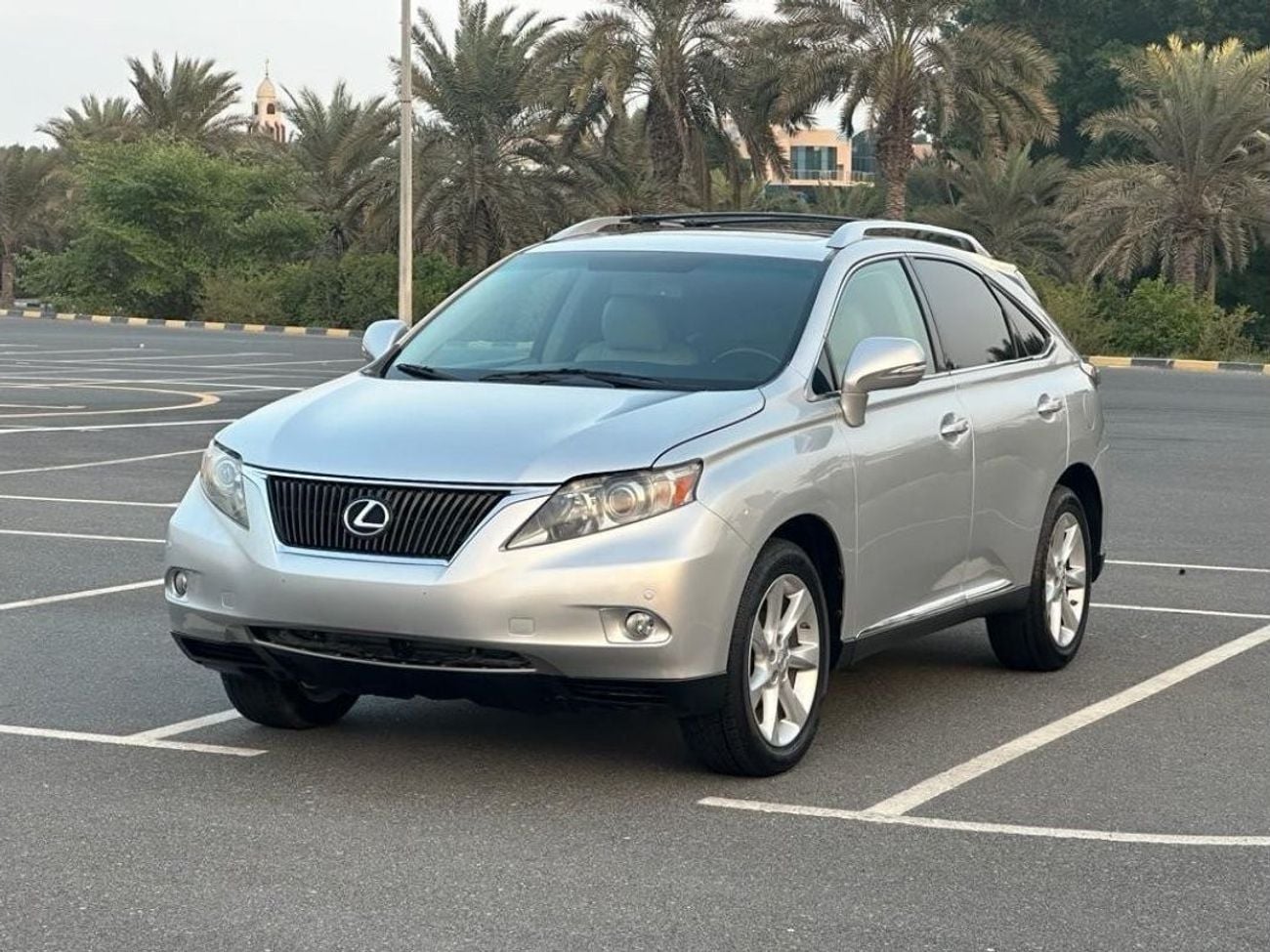 Used lexus rx350 model 2010 american 2010 for sale in Sharjah - 764333