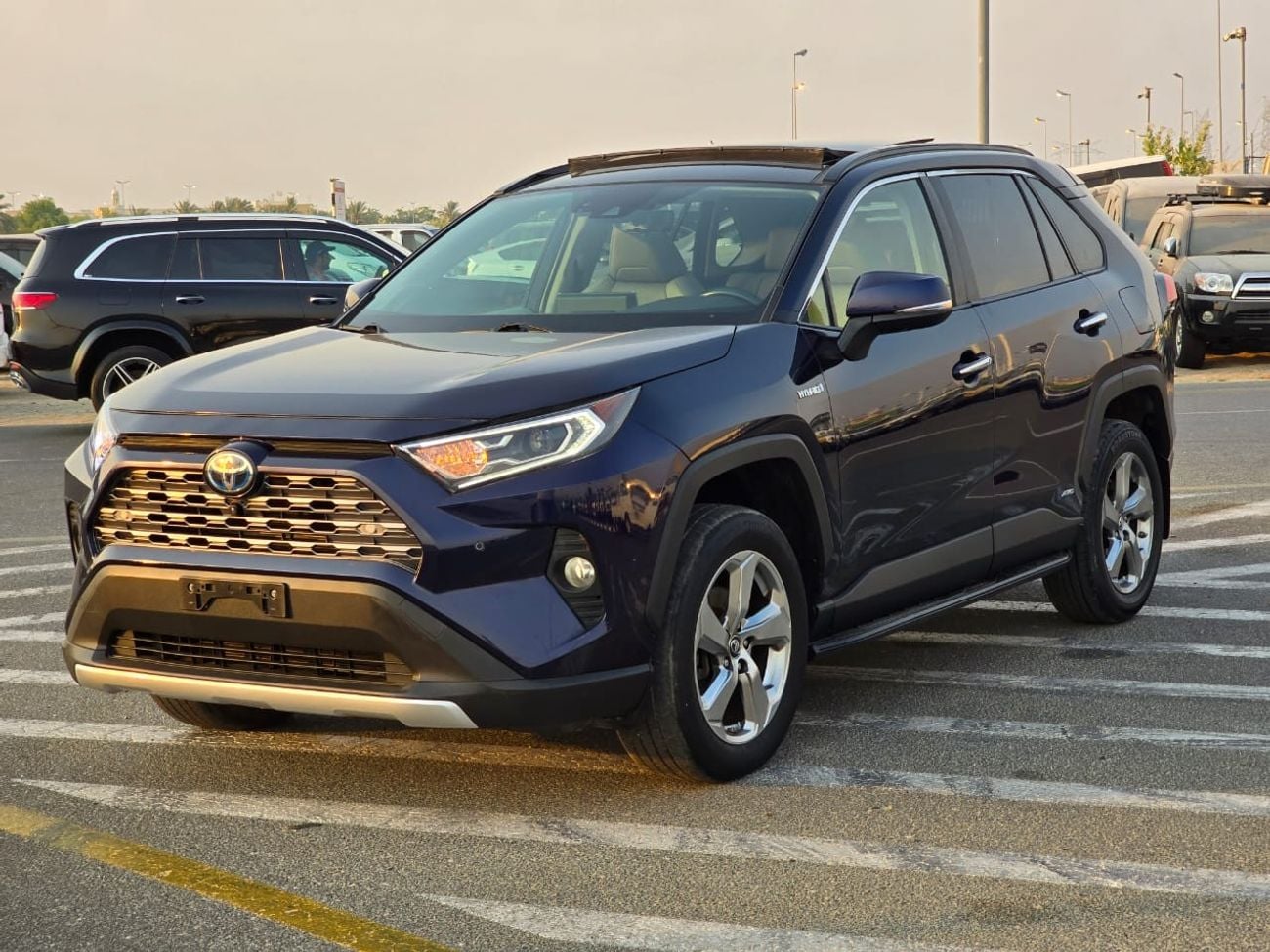 Used 2019 TOYOTA RAV4 HYBRID LIMITED 2019 for sale in Dubai - 766862