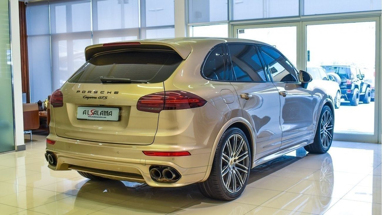 Used Porsche Cayenne 2016 for sale in Dubai - 646637