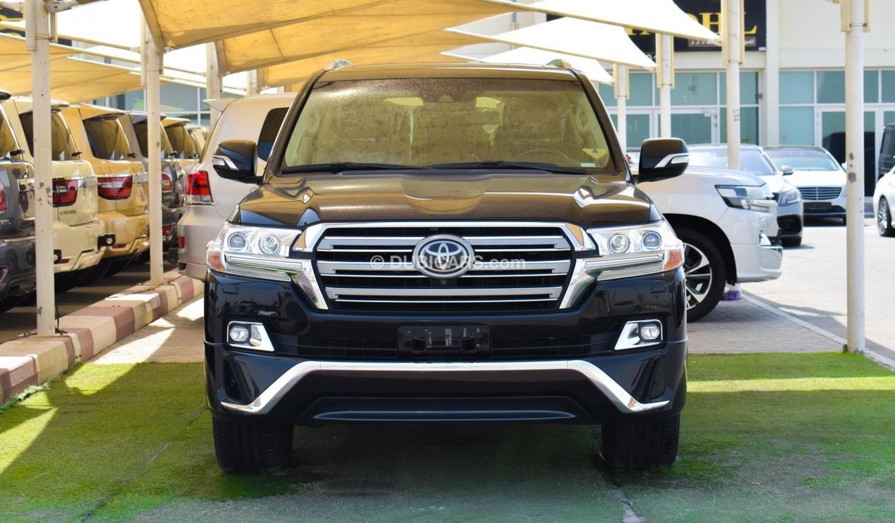 Used Toyota Land Cruiser VXR V8 5.7 L 2018 for sale in Sharjah - 537980