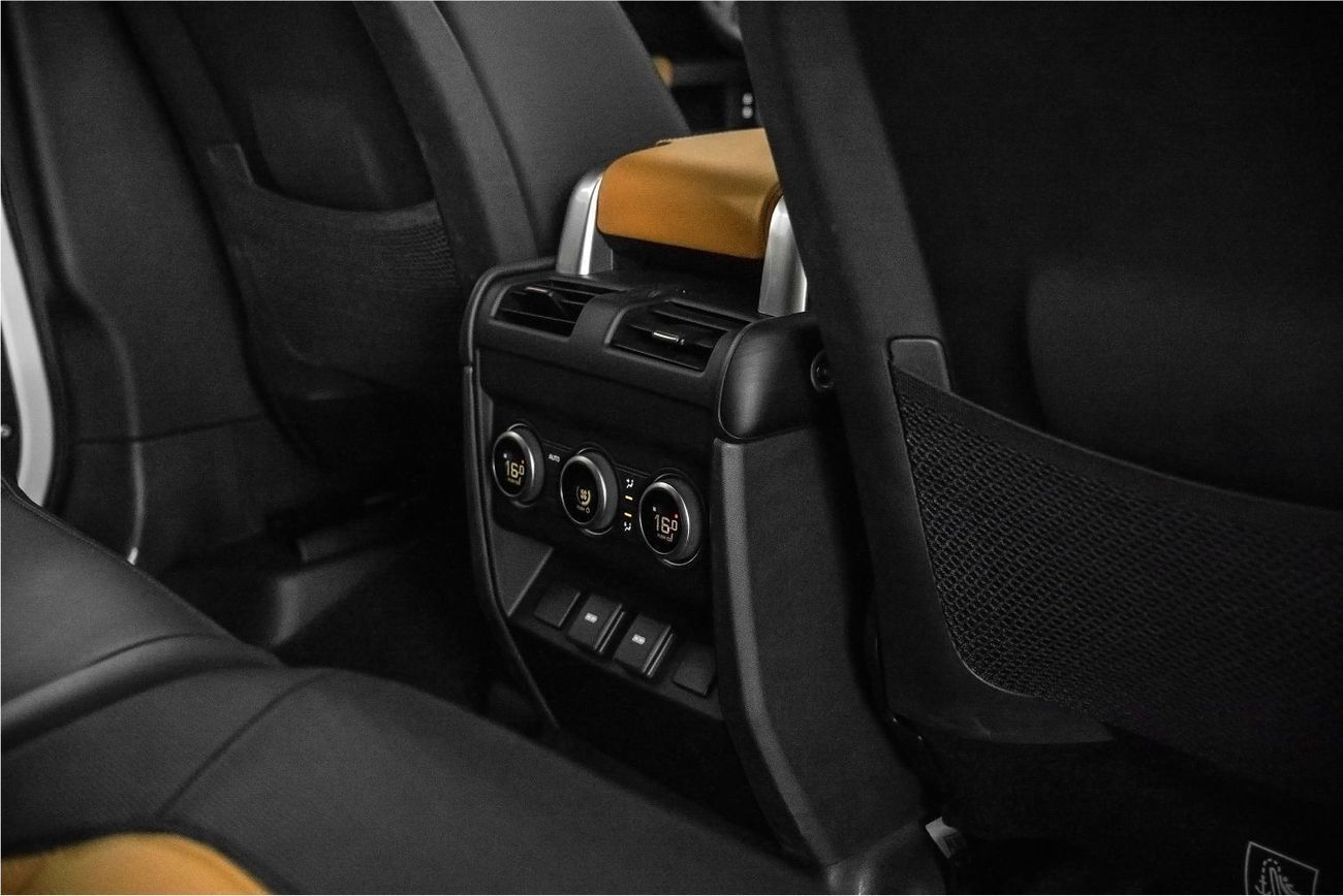 Used Land Rover Defender 130 SE P400 X Dynamic (7 Seater) 2023 for sale ...