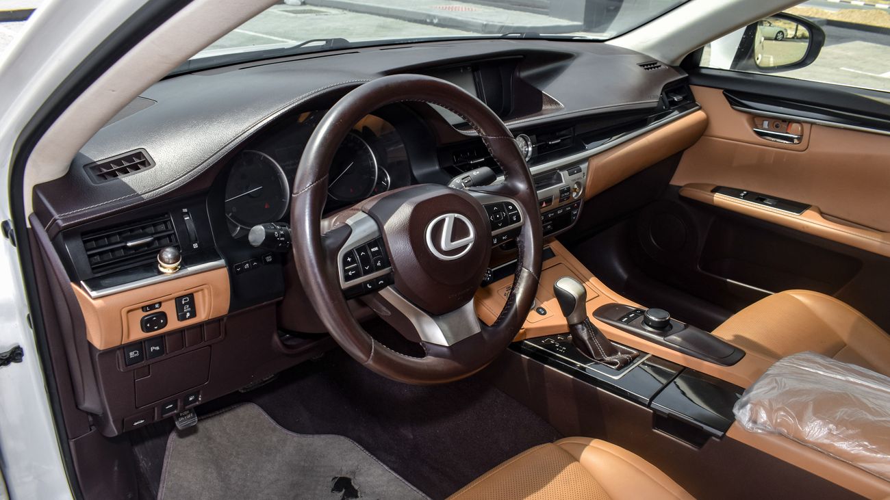 Used Lexus ES350 2017 for sale in Sharjah - 757779