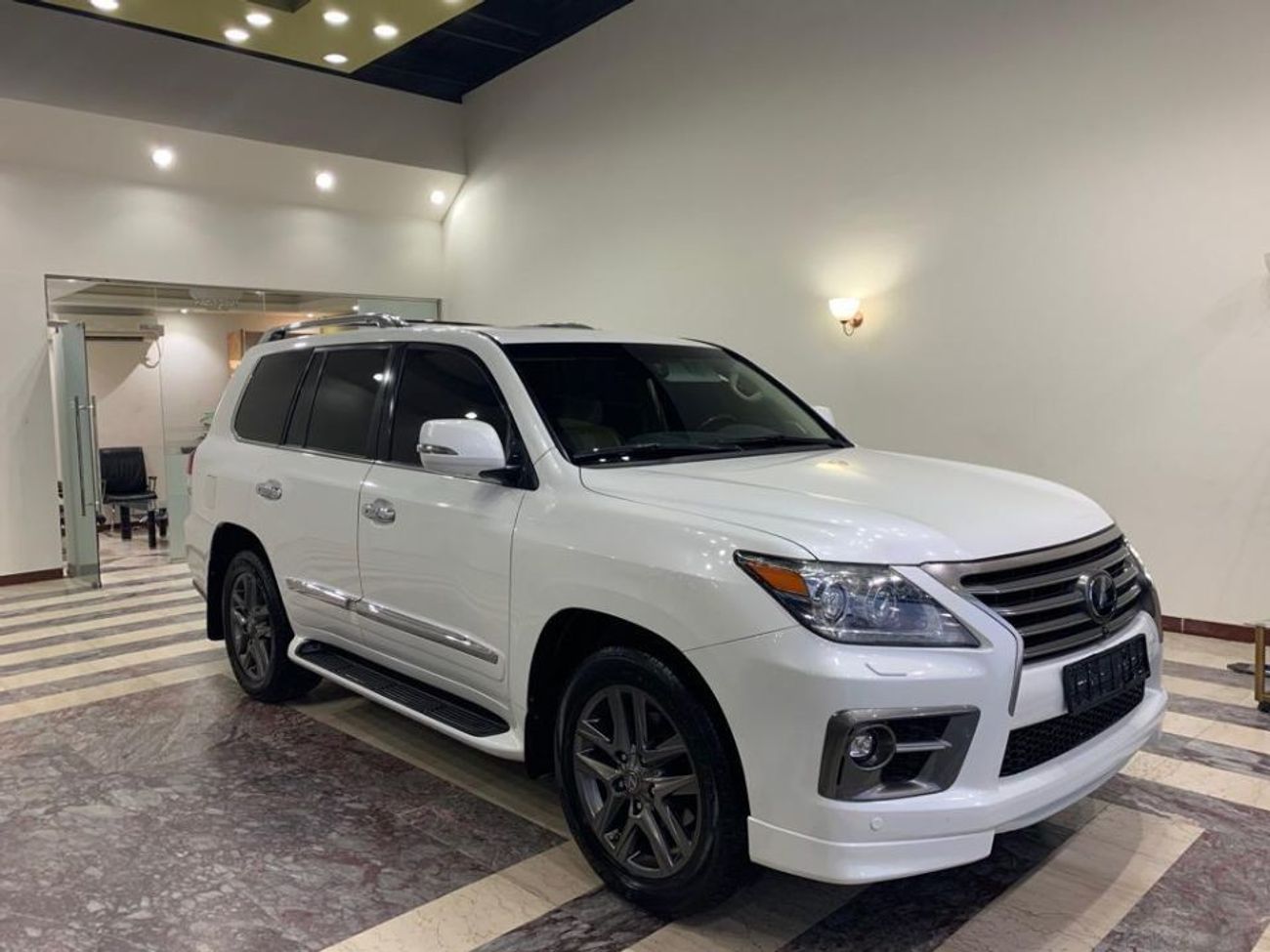 Used Lexus LX 570 2014 for sale in Abu Dhabi - 214036