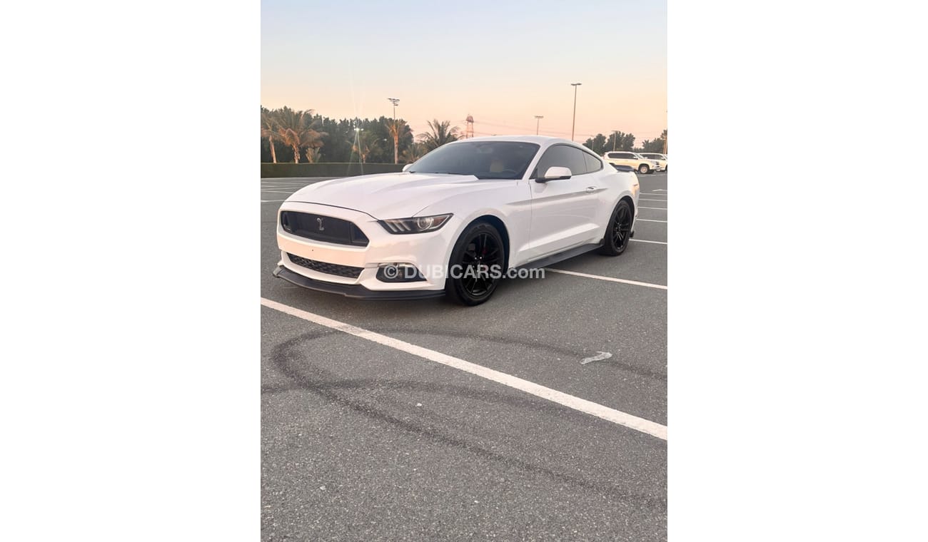 Used Ford Mustang EcoBoost Premium 2017 for sale in Dubai - 711165