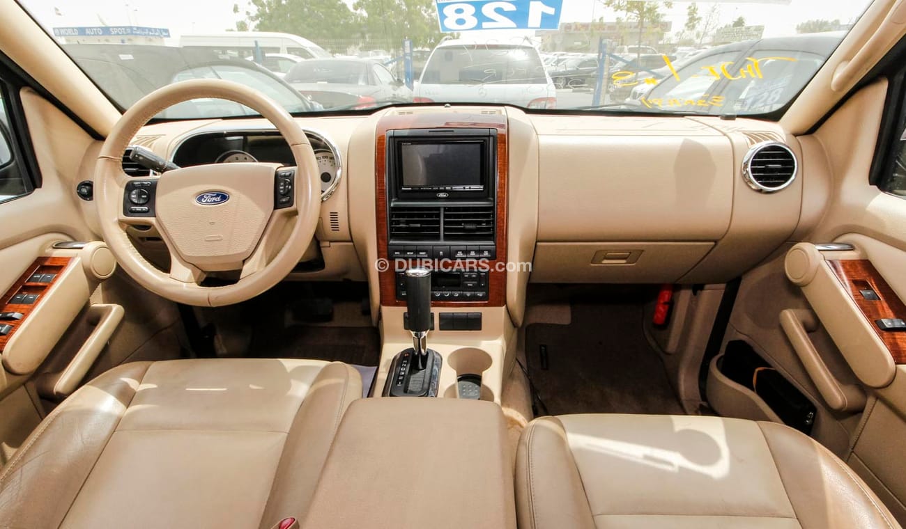 Used Ford Explorer Advancetrac RSC 2006 for sale in Dubai - 25032