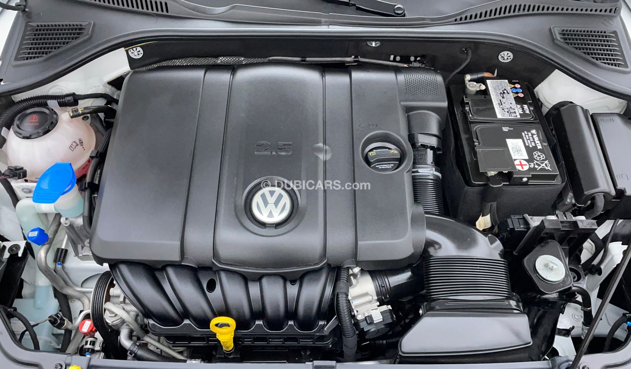 Used Volkswagen Passat SEL 2500 2020 for sale in Dubai - 472538