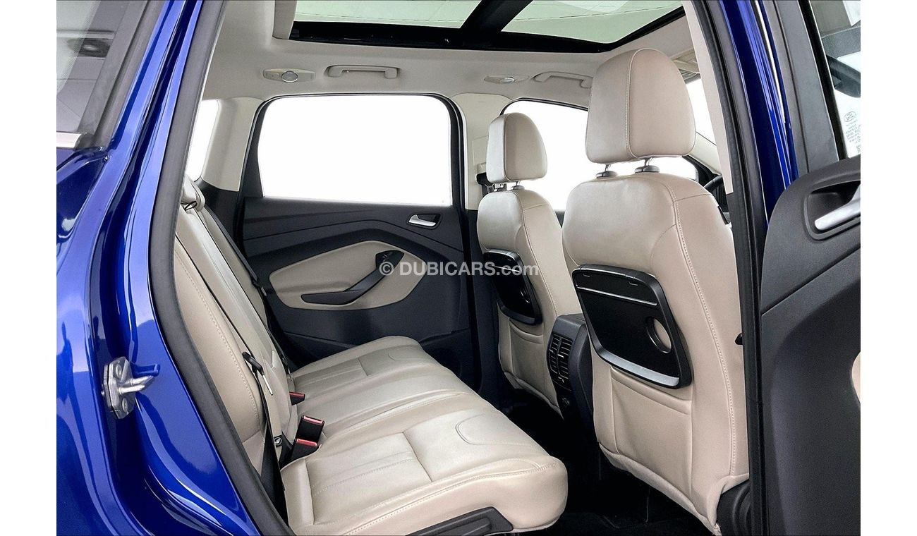 Used Ford Escape SE 2016 for sale in Dubai - 692633