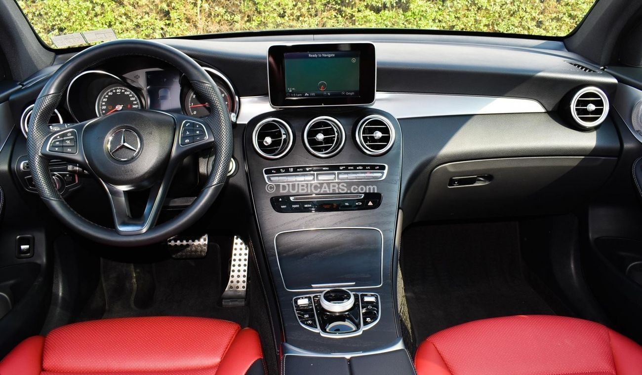 Used Mercedes Benz GLC 300 2019 for sale in Dubai - 562910