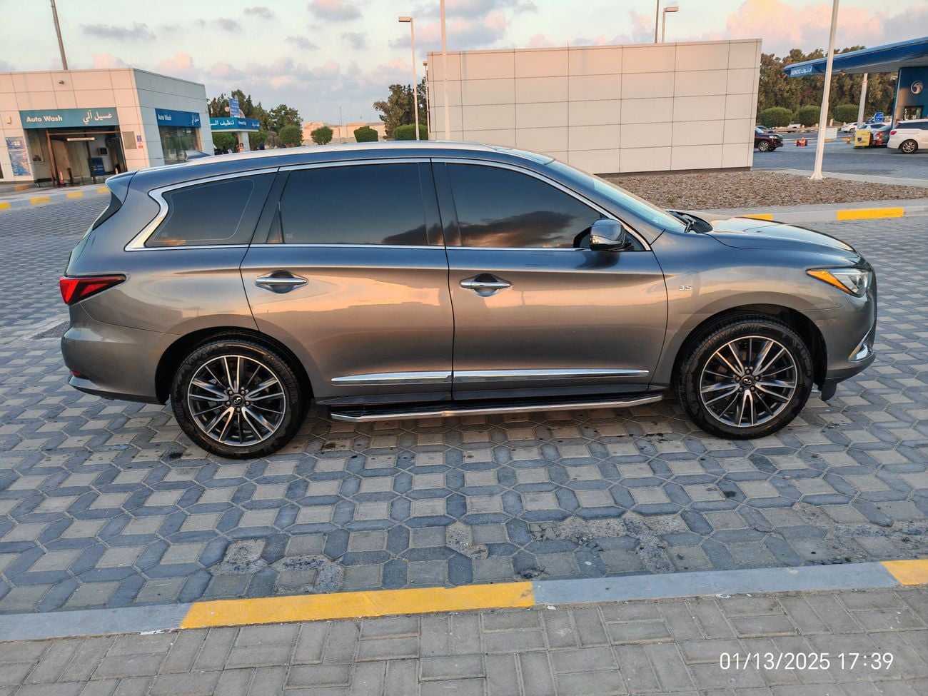 Used Infiniti QX60 2020 for sale in Abu Dhabi - 817006