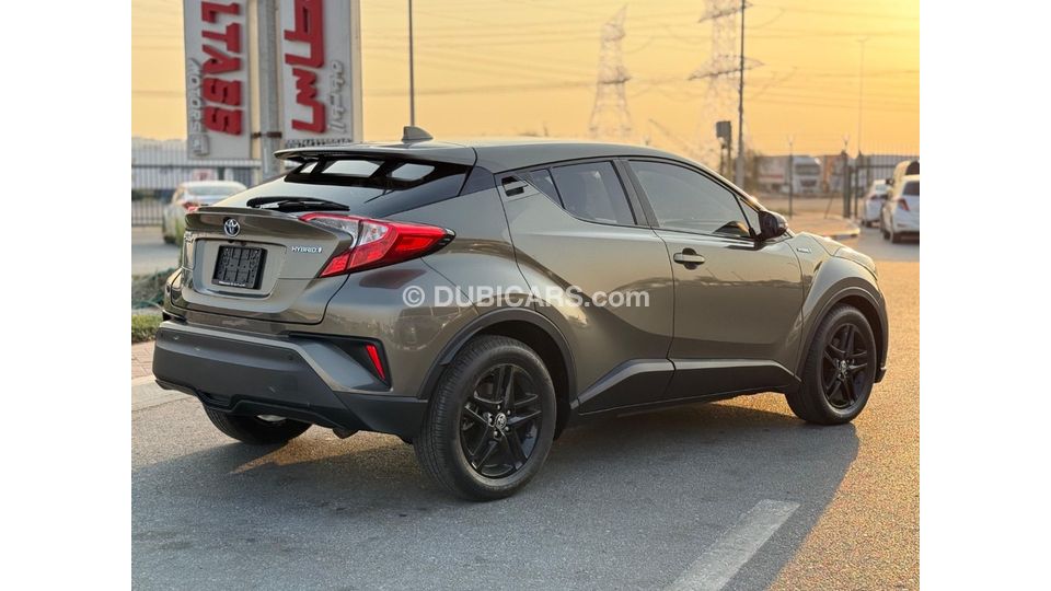 Used Toyota CHR Dynamic 1.8L 2021 for sale in Dubai - 810337