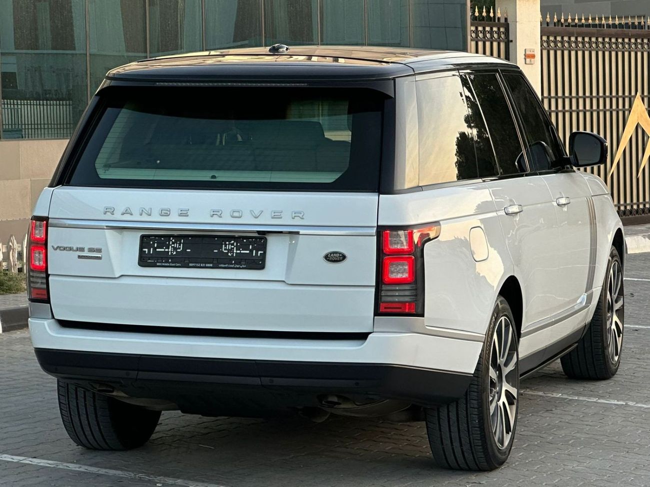 Used Land Rover Range Rover Vogue 2015 for sale in Dubai - 715678