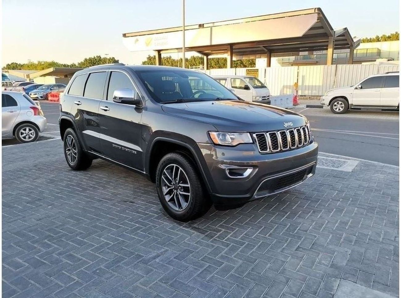 Used Limited 3.6L Jeep Grand Cherokee Limited - 2019 - Grey 2019 for ...