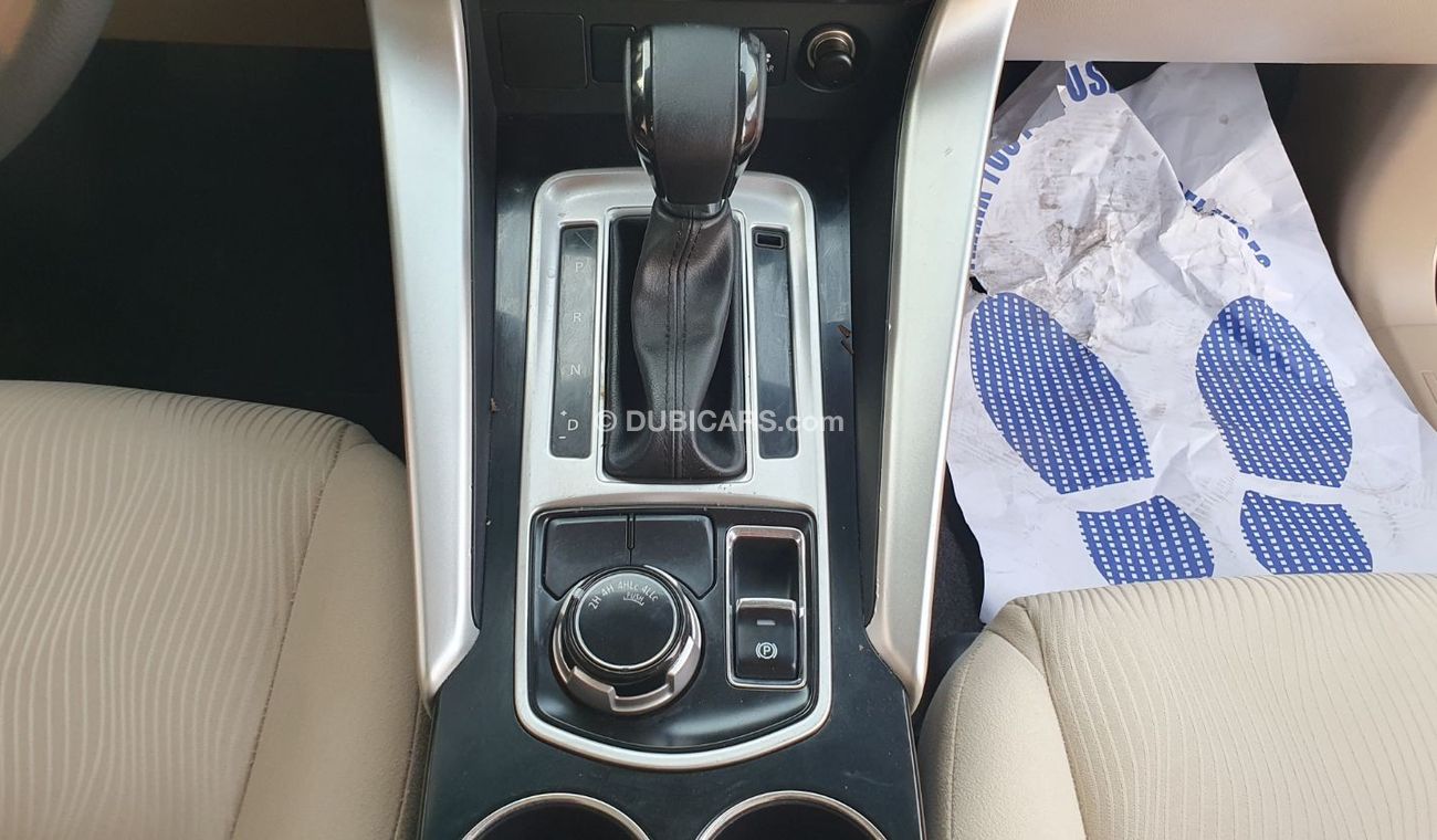 Used Mitsubishi Montero LEFT HAND 2017 for sale in Dubai - 644228