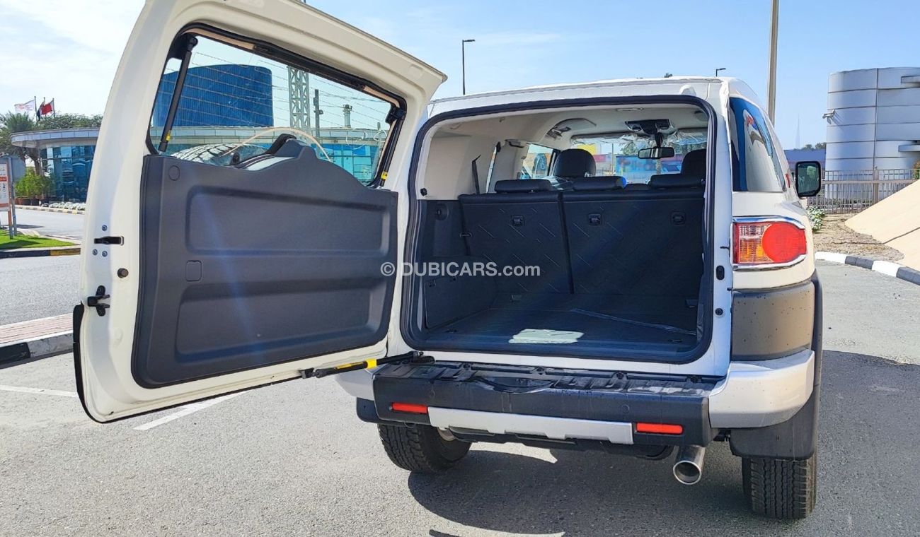 New TOYOTA FJ CRUISER 4.0L 2023 for sale in Dubai - 586760