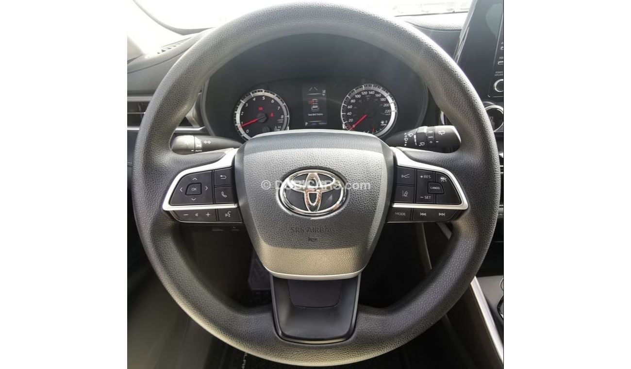 Used Toyota Highlander LE - 2022- Grey 2022 for sale in Sharjah - 619519