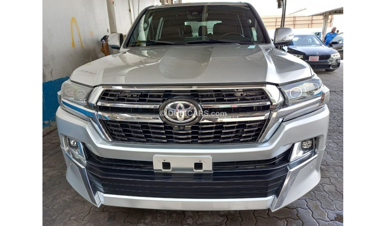 Used Toyota Land Cruiser VXR 2018 for sale in Dubai - 545949