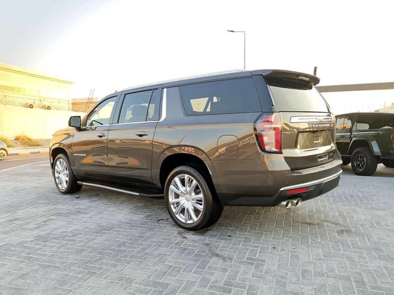 Used Chevrolet Suburban Chevrolet High Country Suburban - 2021 - Dark ...