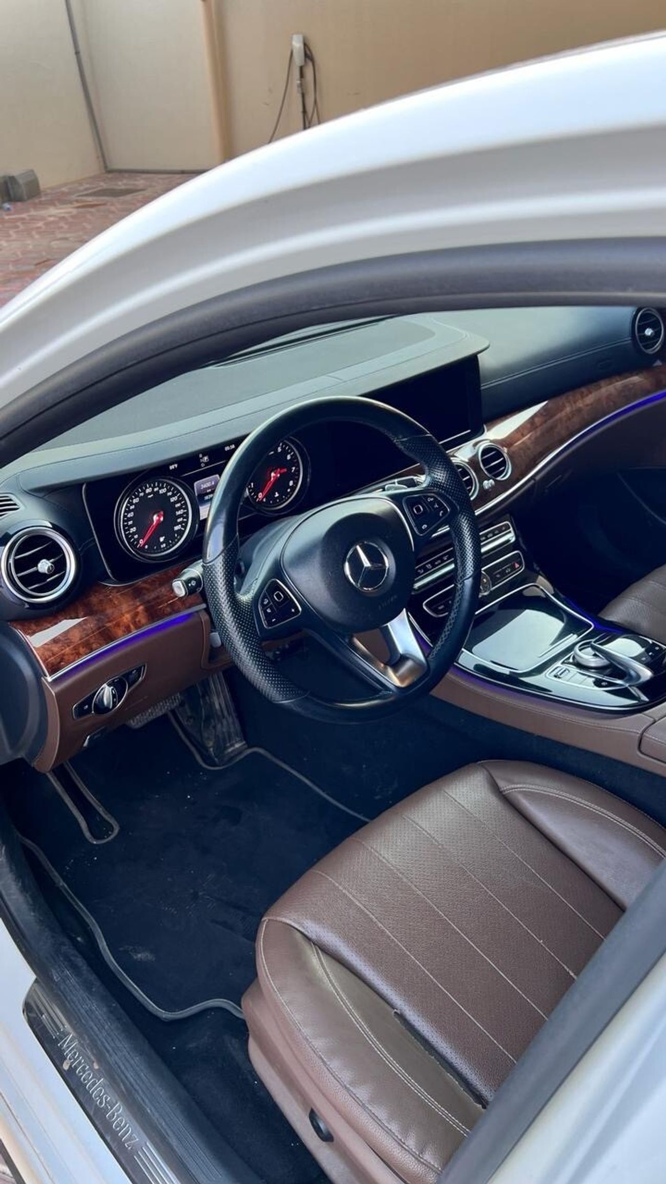 مستعملة مرسيدس بنز E300 4matic AWD 2017 للبيع في أبوظبي - 743836