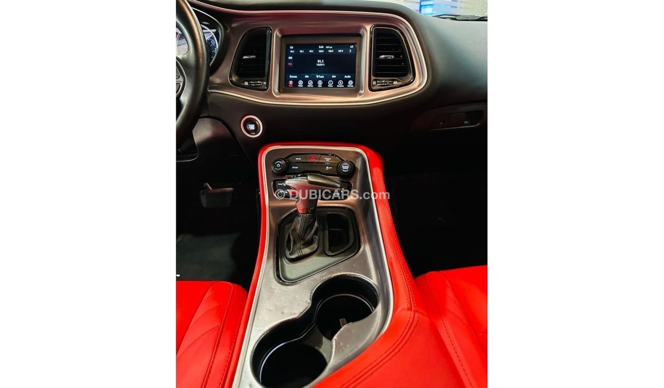 Used Dodge Challenger SXT SRT 2020 for sale in Dubai - 673137