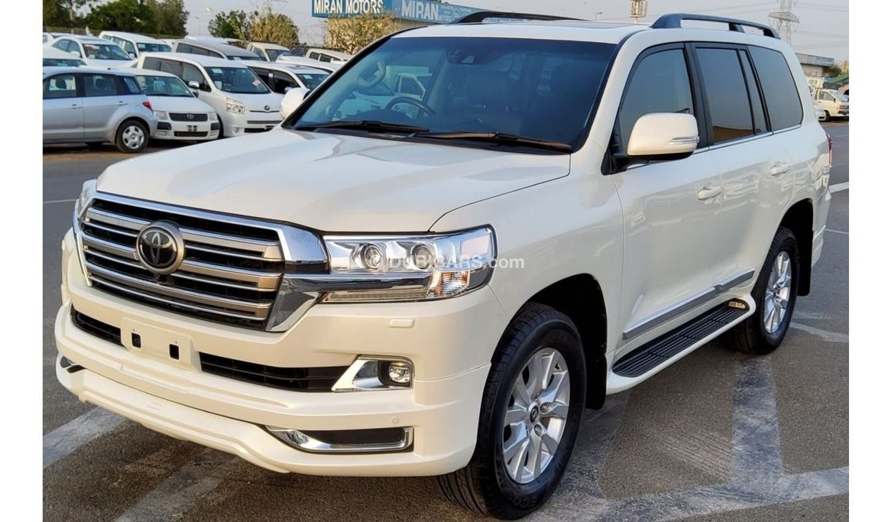 Used Toyota Land Cruiser SAHARA V8 2021 for sale in Dubai - 549776