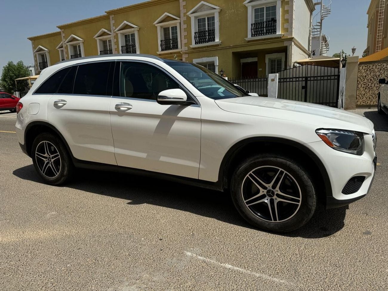 Used Mercedes-Benz GLC 300 GLC 300 4MATIC 2018 for sale in Dubai - 736267