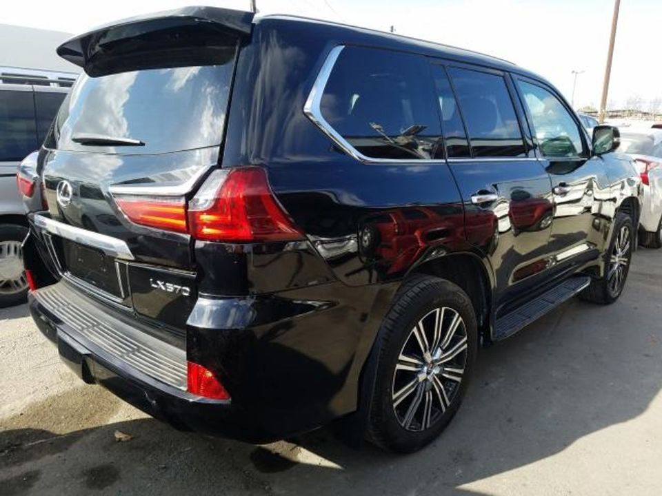 Used Lexus LX570 2018 for sale in Dubai - 382016