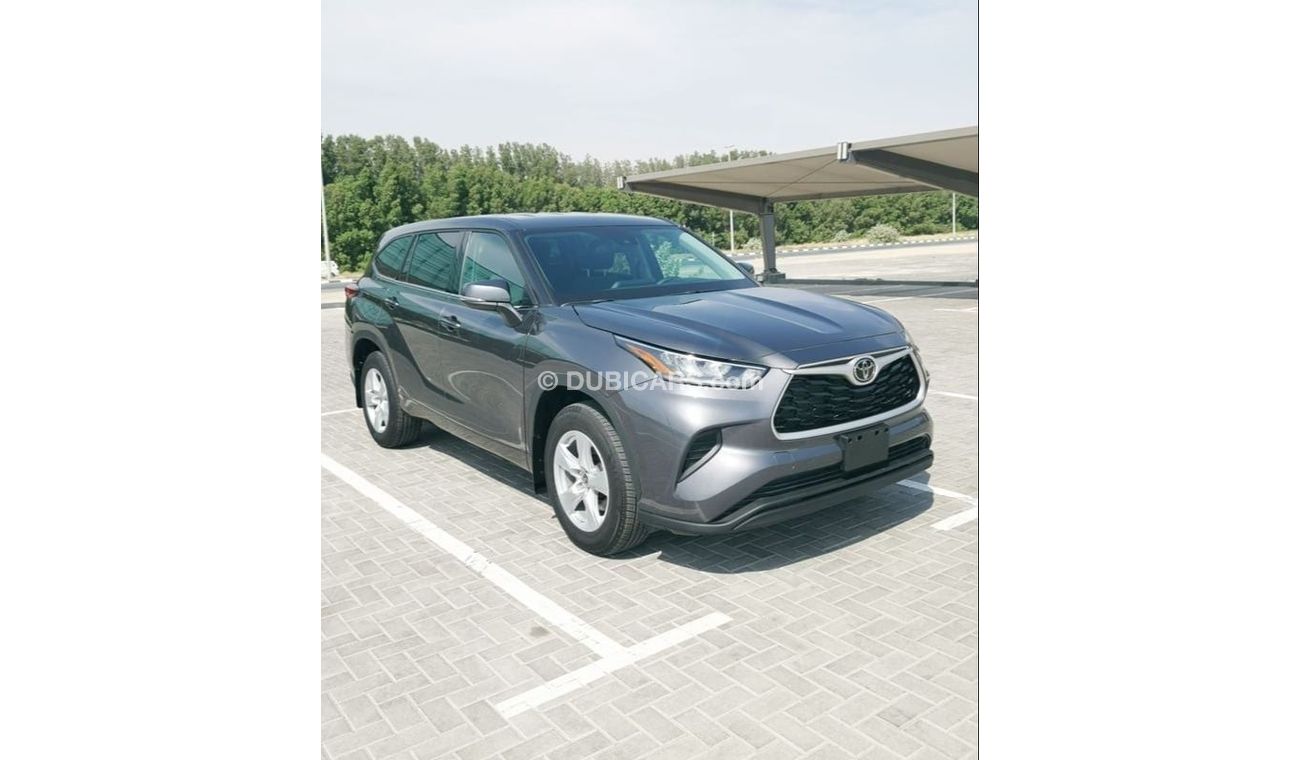 Used Toyota Highlander LE - 2022- Grey 2022 for sale in Sharjah - 619519