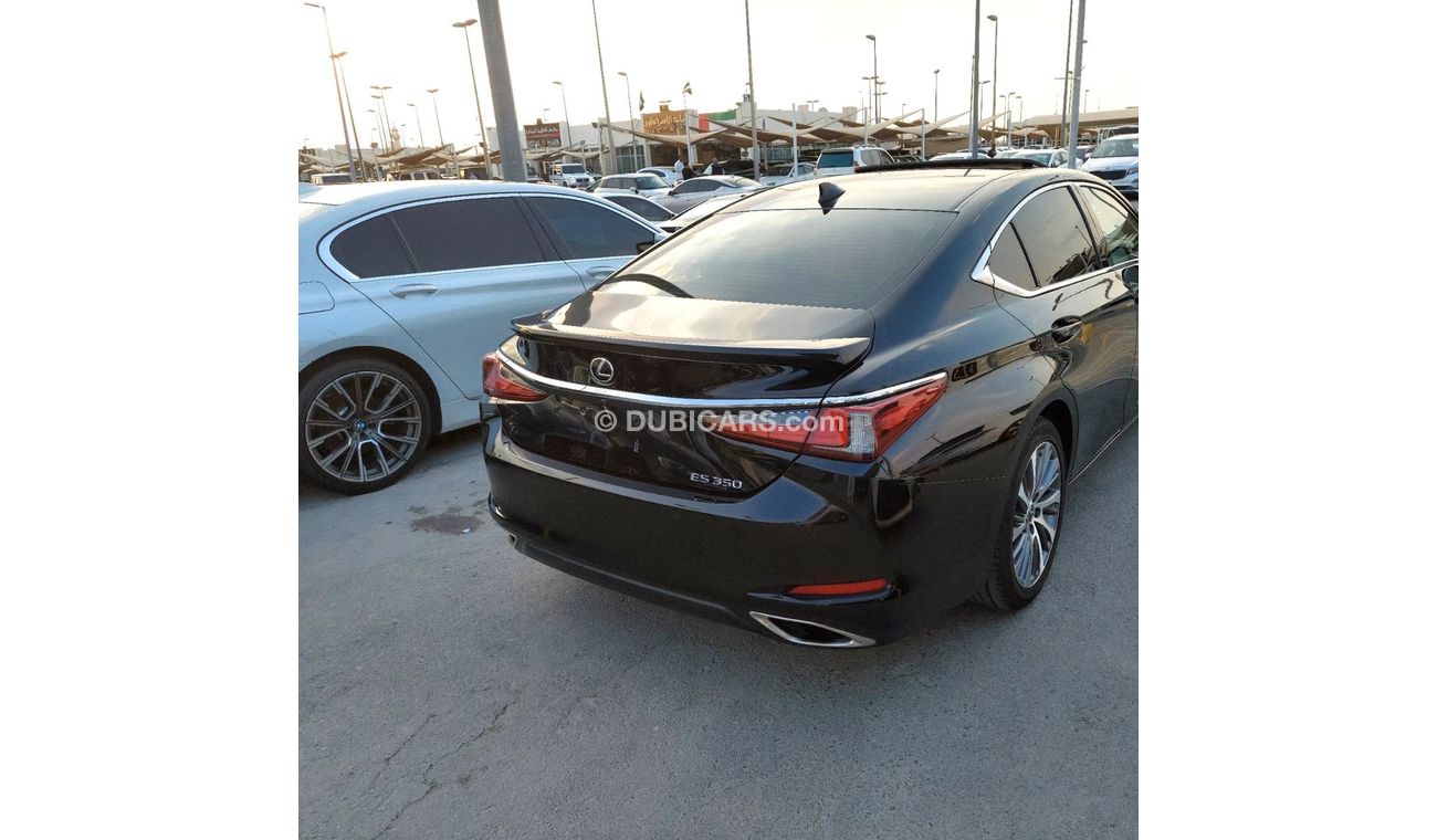 Used Lexus ES350 Platinum 3.5L (302 HP) 2020 for sale in Sharjah - 809985
